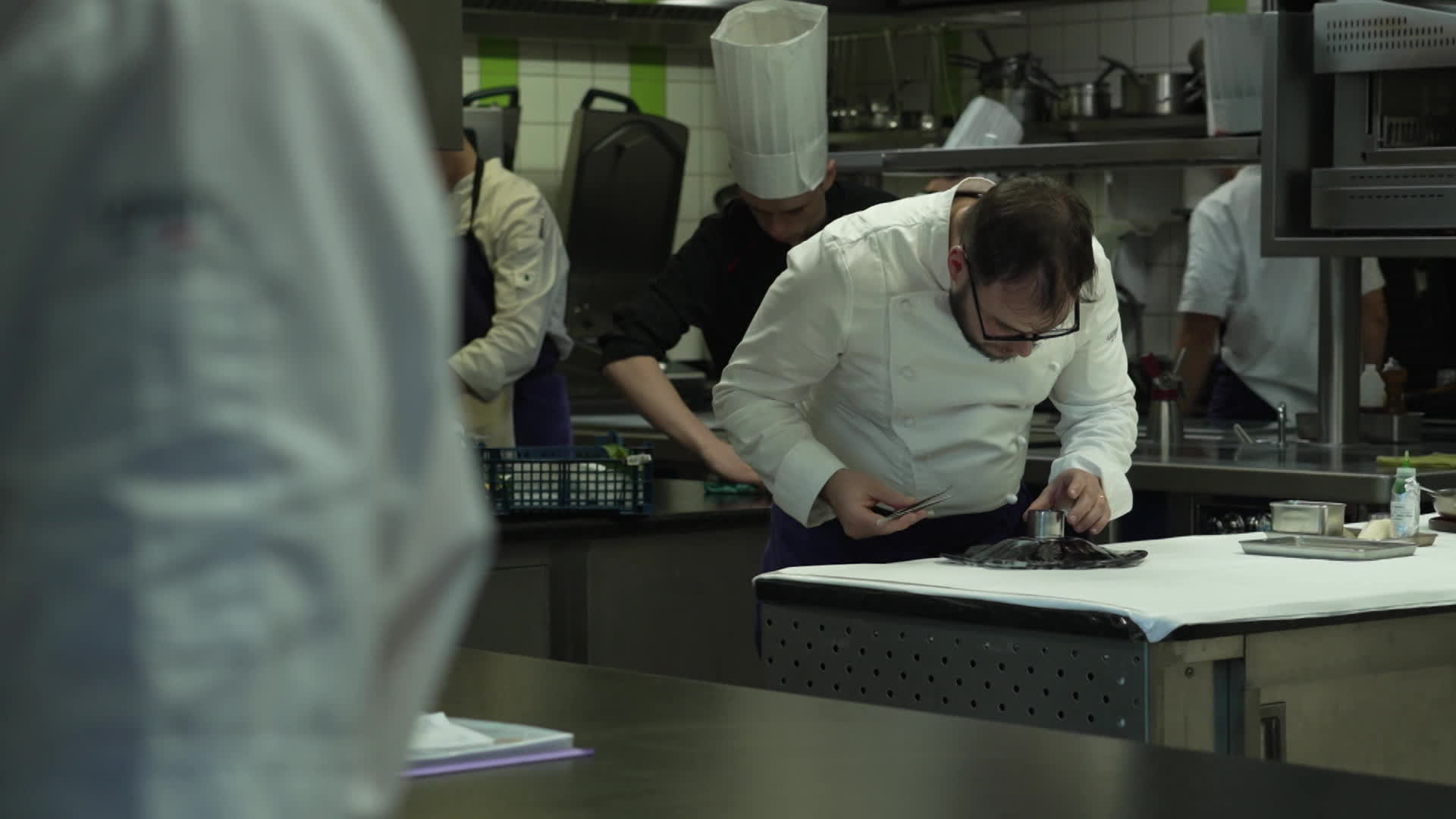 Adrien Descouls, chef étoilé du restaurant Origines, reçoit une étoile ...