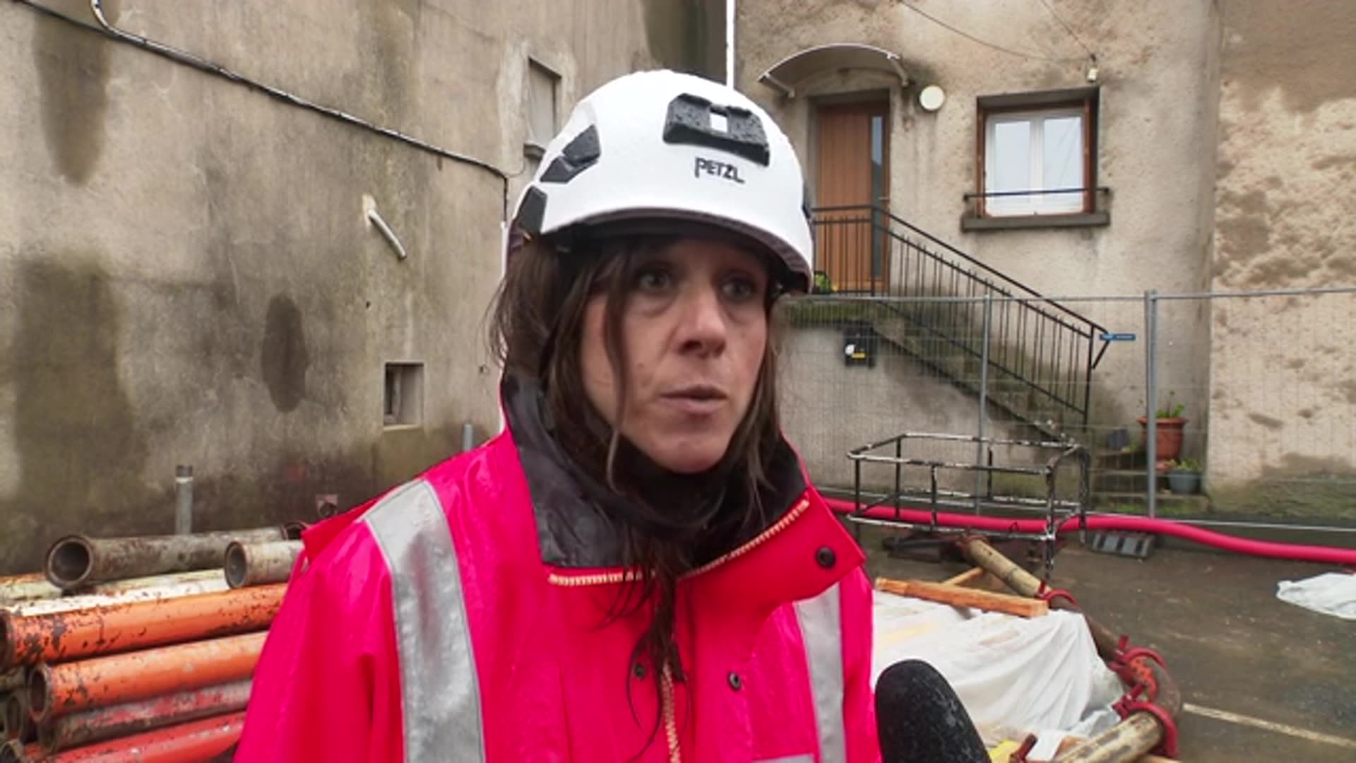 VIDEO. Une ancienne mine menace ce petit village d'effondrement, des ...