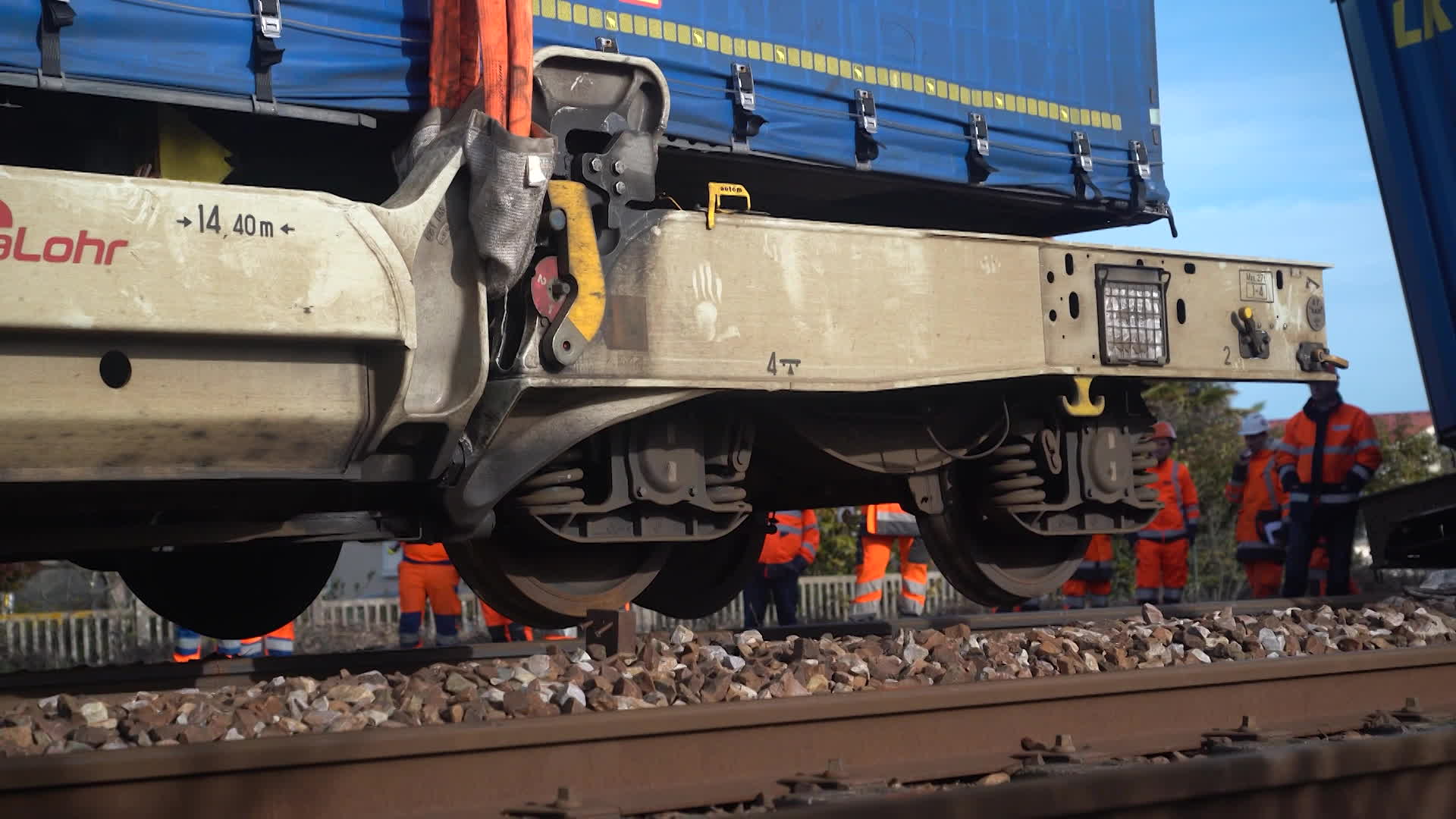 EN IMAGES. Après l'accident du train de marchandises, les grues ...