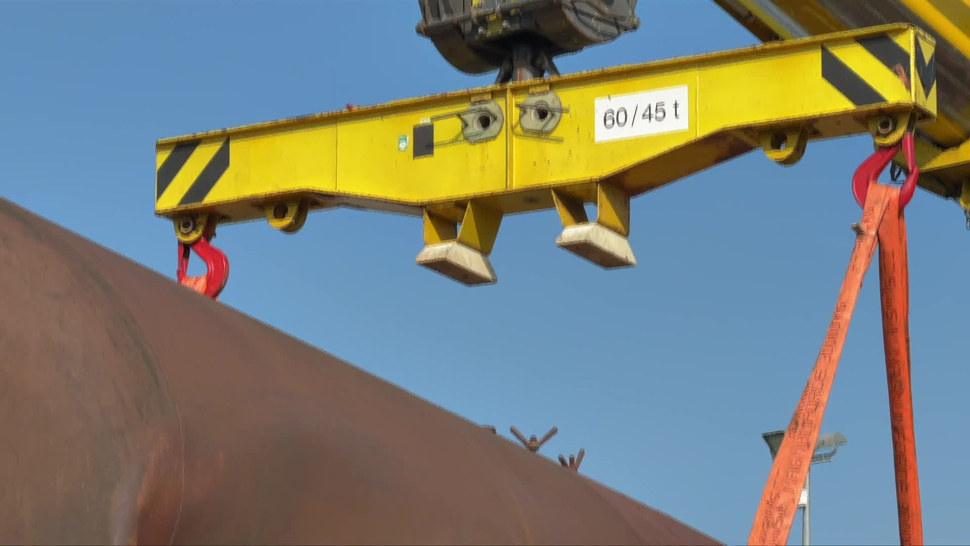 EN IMAGES. Après l'accident du train de marchandises, les grues ...