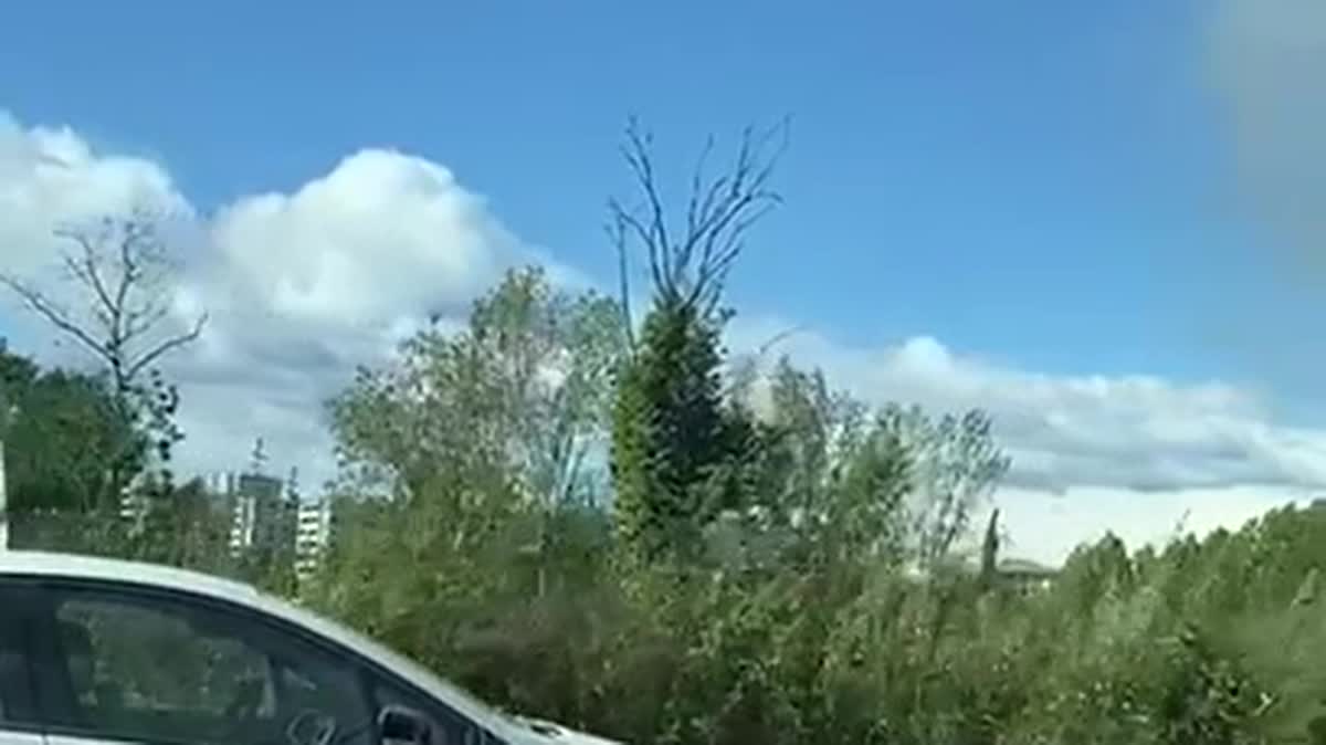 VIDÉO. La circulation fortement perturbée sur l'A50 à cause d'une remorque en feu à l'entrée de ...