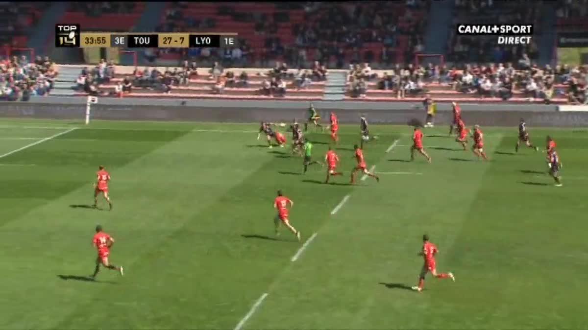Top 14 : Toulouse bat Lyon pour garder un petit espoir